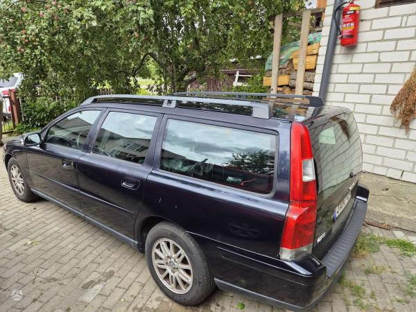Zils Volvo V70 2008 Trakai, ar dzinēja tilpumu 2.44 L un nobraukumu 366 tūkst. km par 1570 €, foto 5 vietnē AUTOMOTO.COM.LV