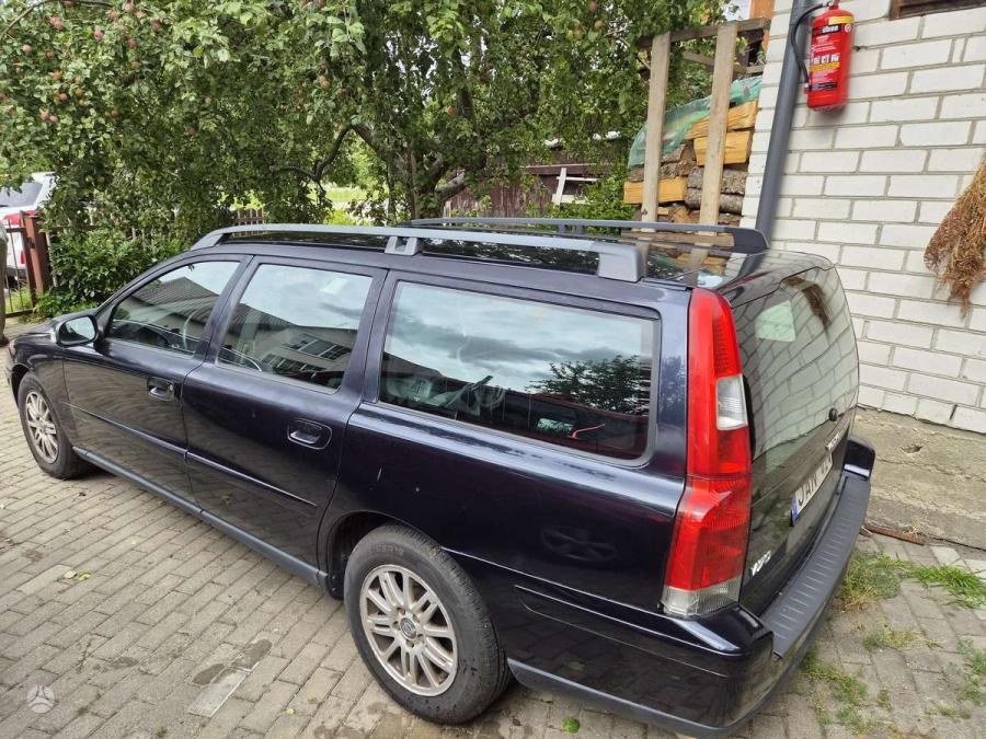 Zils Volvo V70 2008 Trakai, ar dzinēja tilpumu 2.44 L un nobraukumu 366 tūkst. km par 1570 €, foto 5 vietnē AUTOMOTO.COM.LV