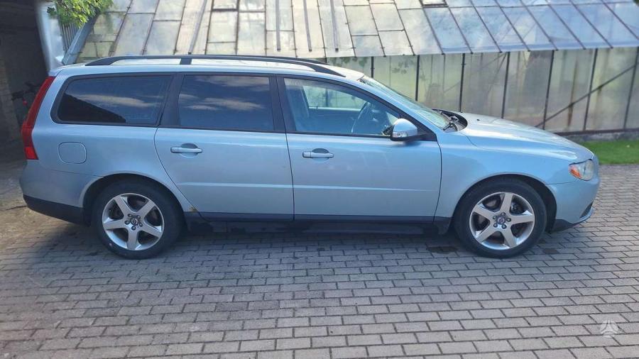 Zils Volvo V70 2008 Tauragė, ar dzinēja tilpumu 2.40 L un nobraukumu 324 tūkst. km par 1950 €, foto 5 vietnē AUTOMOTO.COM.LV