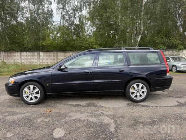 Volvo V70 2008 in Riga on AUTOMOTO.COM.LV Blue Volvo V70 2008 in Riga, with an engine capacity of 2.40 L and mileage of 290 thousand km for 3980 €, photo 7 on AUTOMOTO.COM.LV