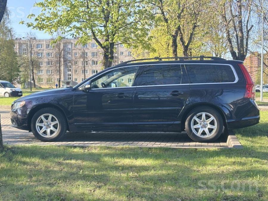 Blue Volvo V70 2009 in Riga, with an engine capacity of 2.40 L and mileage of 381 thousand km for 4800 €, photo 5 on AUTOMOTO.COM.LV