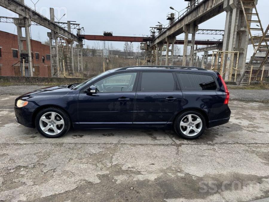 Zils Volvo V70 2009 Daugavpils, ar dzinēja tilpumu 2.40 L un nobraukumu 327 tūkst. km par 4350 €, foto 4 vietnē AUTOMOTO.COM.LV