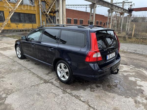 Blue Volvo V70 2009 in Daugavpils, with an engine capacity of 2.40 L and mileage of 327 thousand km for 4550 €, photo 5 on AUTOMOTO.COM.LV