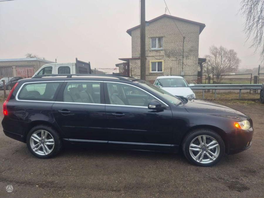 Blue Volvo V70 2009 in Raseiniai, with an engine capacity of 2.40 L and mileage of 284 thousand km for 4950 €, photo 7 on AUTOMOTO.COM.LV