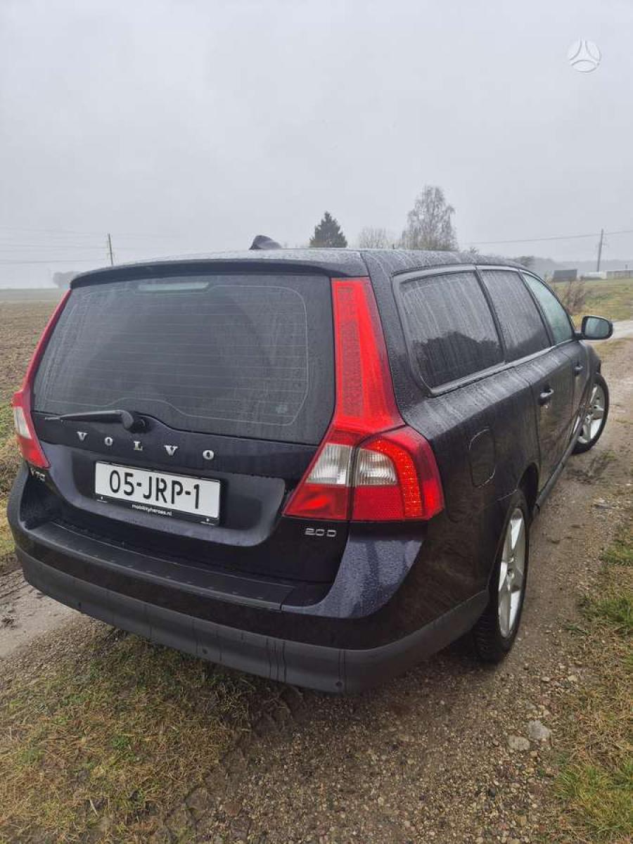 Blue Volvo V70 2009 in Alytus, with an engine capacity of 2.00 L and mileage of 278 thousand km for 3800 €, photo 5 on AUTOMOTO.COM.LV