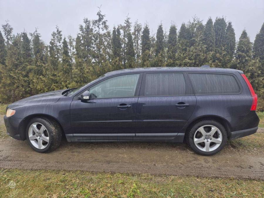 Blue Volvo V70 2009 in Alytus, with an engine capacity of 2.00 L and mileage of 278 thousand km for 3800 €, photo 8 on AUTOMOTO.COM.LV