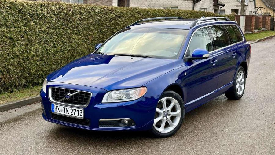 Blue Volvo V70 2009 in Raseiniai, with an engine capacity of 2.40 L and mileage of 329 thousand km for 5900 €, photo 1 on AUTOMOTO.COM.LV