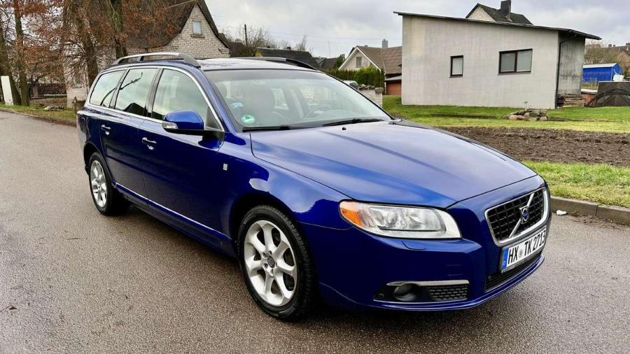 Blue Volvo V70 2009 in Raseiniai, with an engine capacity of 2.40 L and mileage of 329 thousand km for 5900 €, photo 2 on AUTOMOTO.COM.LV