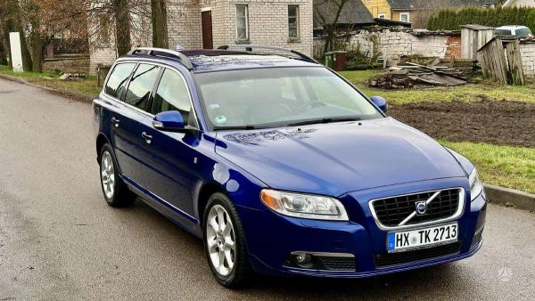 Blue Volvo V70 2009 in Raseiniai, with an engine capacity of 2.40 L and mileage of 329 thousand km for 5900 €, photo 3 on AUTOMOTO.COM.LV