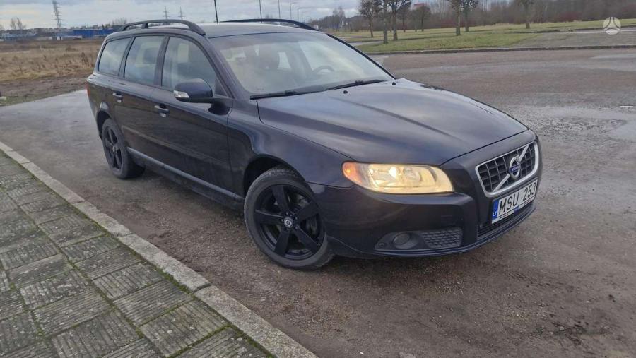 Blue Volvo V70 2009 in Kaunas, with an engine capacity of 2.40 L and mileage of 283 thousand km for 2929 €, photo 2 on AUTOMOTO.COM.LV