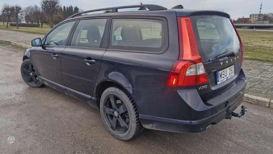 Blue Volvo V70 2009 in Kaunas, with an engine capacity of 2.40 L and mileage of 283 thousand km for 2929 €, photo 5 on AUTOMOTO.COM.LV