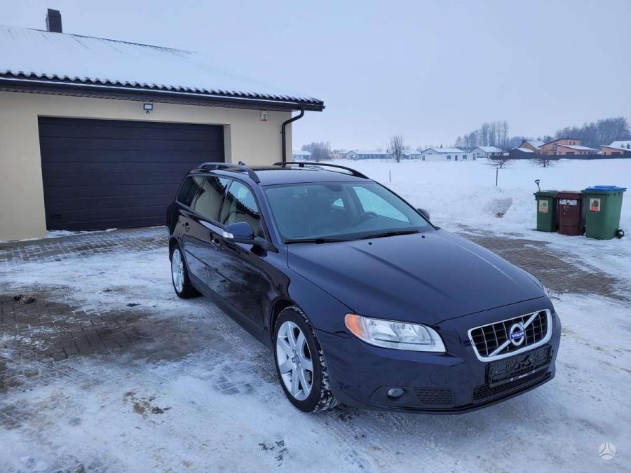 Blue Volvo V70 2009 in Raseiniai, with an engine capacity of 2.00 L and mileage of 312 thousand km for 2999 €, photo 1 on AUTOMOTO.COM.LV