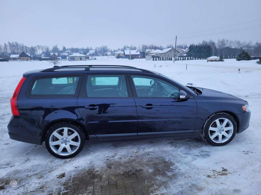 Blue Volvo V70 2009 in Raseiniai, with an engine capacity of 2.00 L and mileage of 312 thousand km for 2999 €, photo 2 on AUTOMOTO.COM.LV