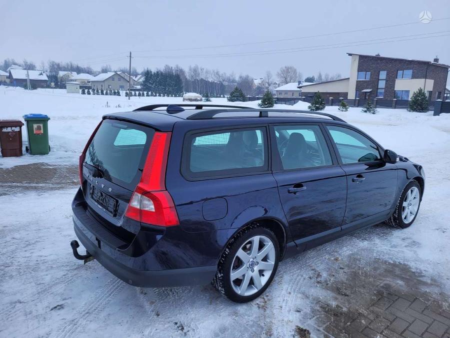 Blue Volvo V70 2009 in Raseiniai, with an engine capacity of 2.00 L and mileage of 312 thousand km for 2999 €, photo 3 on AUTOMOTO.COM.LV