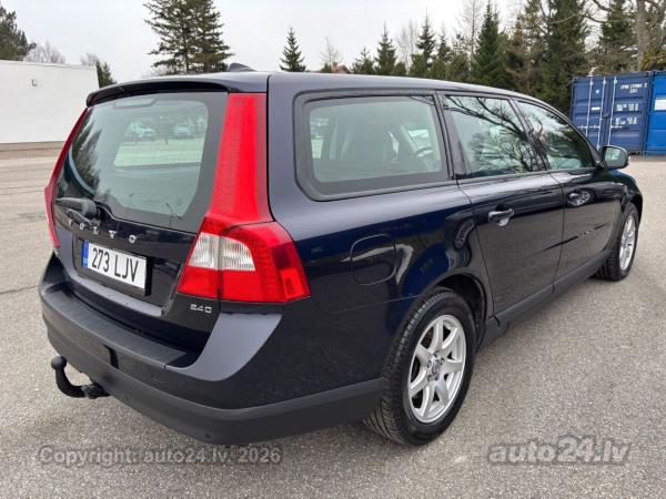 Blue Volvo V70 2009 in Paide, with an engine capacity of 2.40 L and mileage of 349 thousand km for 5390 €, photo 5 on AUTOMOTO.COM.LV
