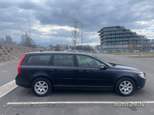 Blue Volvo V70 2009 in Haapsalu, with an engine capacity of 2.40 L and mileage of 366 thousand km for 3500 €, photo 5 on AUTOMOTO.COM.LV