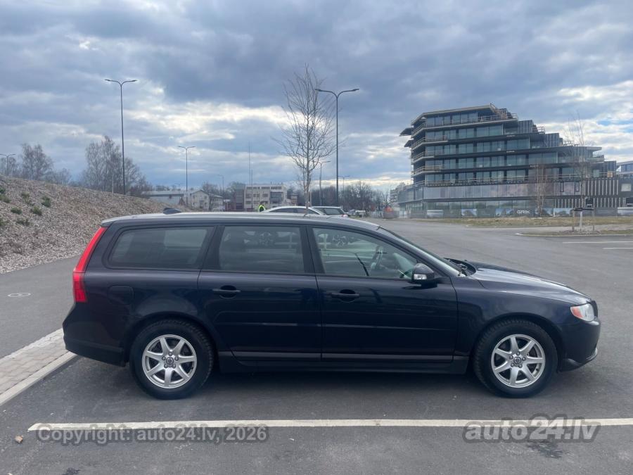 Zils Volvo V70 2009 Hāpsalu, ar dzinēja tilpumu 2.40 L un nobraukumu 366 tūkst. km par 3500 €, foto 6 vietnē AUTOMOTO.COM.LV