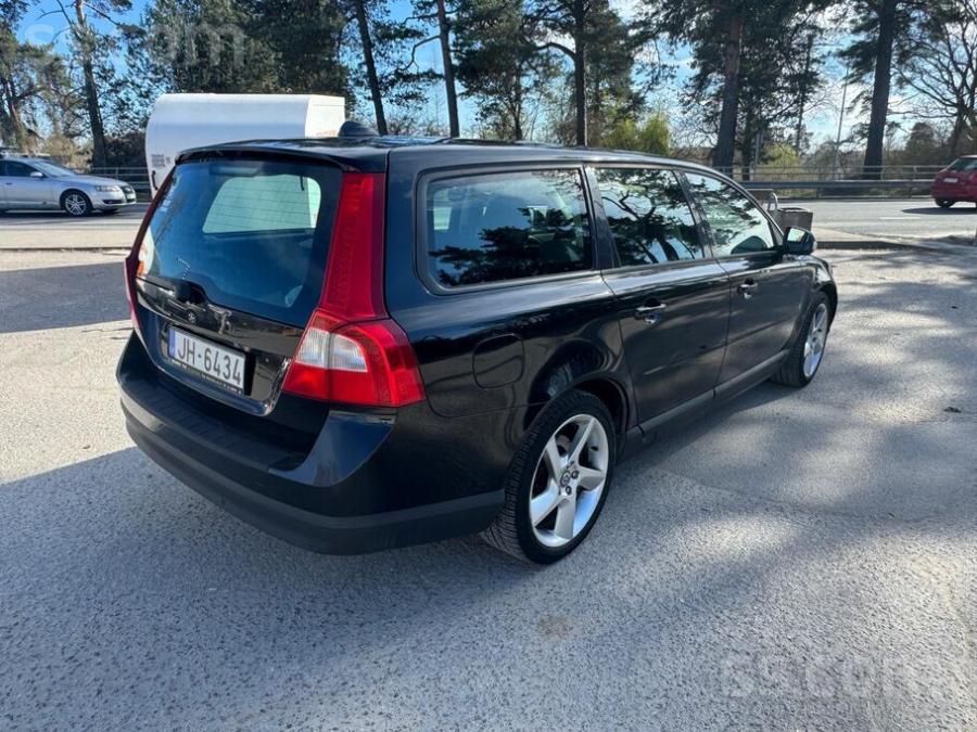 Blue Volvo V70 2009 in Riga, with an engine capacity of 2.40 L and mileage of 273 thousand km for 3750 €, photo 3 on AUTOMOTO.COM.LV