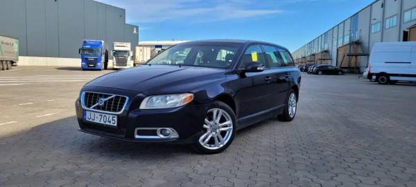 Blue Volvo V70 2009 in Riga, with an engine capacity of 2.40 L and mileage of 327 thousand km for 3900 €, photo 3 on AUTOMOTO.COM.LV