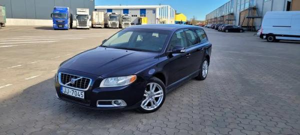 Blue Volvo V70 2009 in Riga, with an engine capacity of 2.40 L and mileage of 327 thousand km for 3900 €, photo 4 on AUTOMOTO.COM.LV