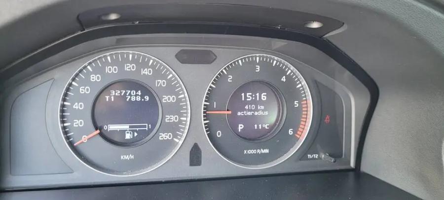 Синий Вольво В70 2009 в Рига, объемом двигателя 2.40 л и пробегом 327 тыс. км за 3900 €, фото 13 на AUTOMOTO.COM.LV