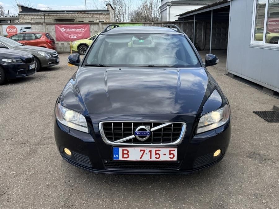 Blue Volvo V70 2009 in Riga, with an engine capacity of 2.40 L and mileage of 326 thousand km for 5150 €, photo 6 on AUTOMOTO.COM.LV