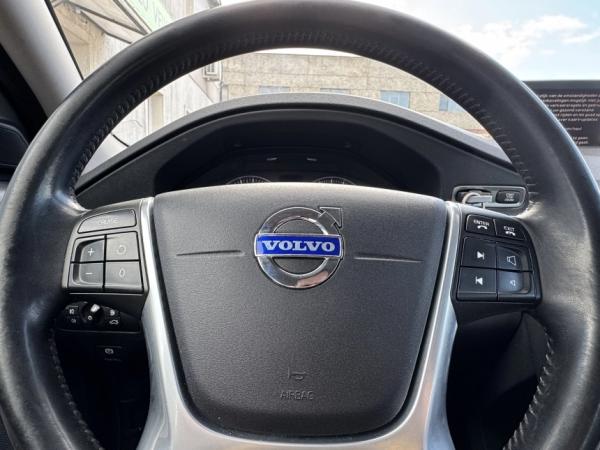 Blue Volvo V70 2009 in Riga, with an engine capacity of 2.40 L and mileage of 326 thousand km for 5150 €, photo 10 on AUTOMOTO.COM.LV