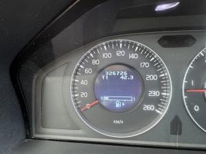 Blue Volvo V70 2009 in Riga, with an engine capacity of 2.40 L and mileage of 326 thousand km for 5150 €, photo 12 on AUTOMOTO.COM.LV