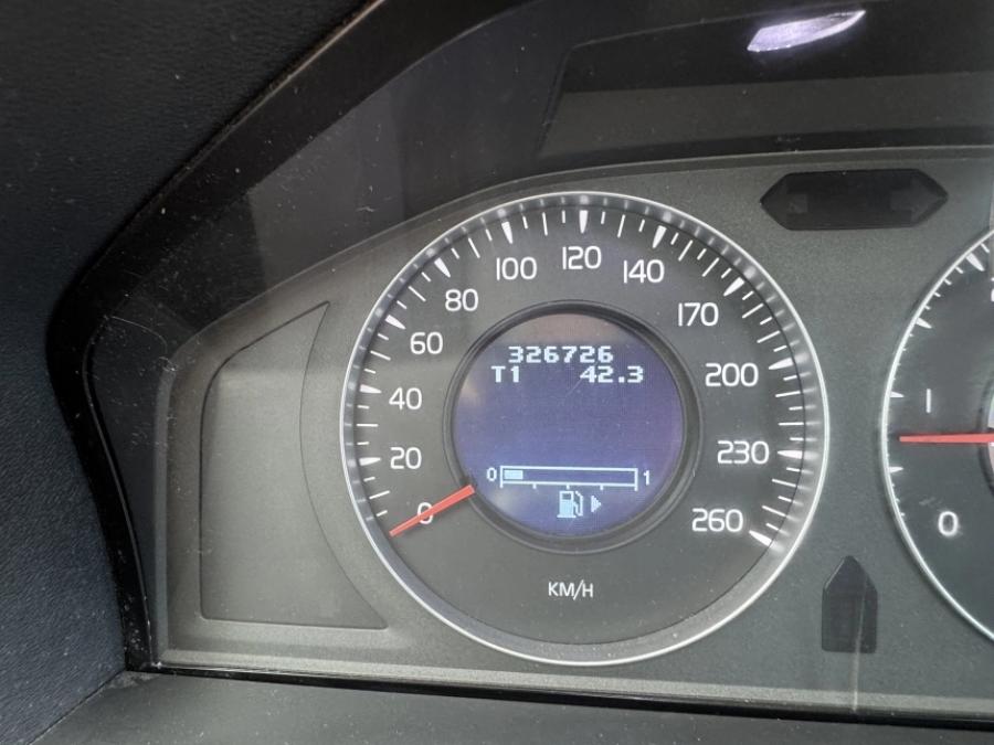 Blue Volvo V70 2009 in Riga, with an engine capacity of 2.40 L and mileage of 326 thousand km for 5150 €, photo 12 on AUTOMOTO.COM.LV