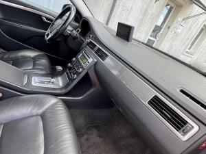 Blue Volvo V70 2009 in Riga, with an engine capacity of 2.40 L and mileage of 326 thousand km for 5150 €, photo 14 on AUTOMOTO.COM.LV