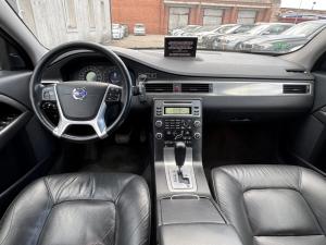 Blue Volvo V70 2009 in Riga, with an engine capacity of 2.40 L and mileage of 326 thousand km for 5150 €, photo 16 on AUTOMOTO.COM.LV