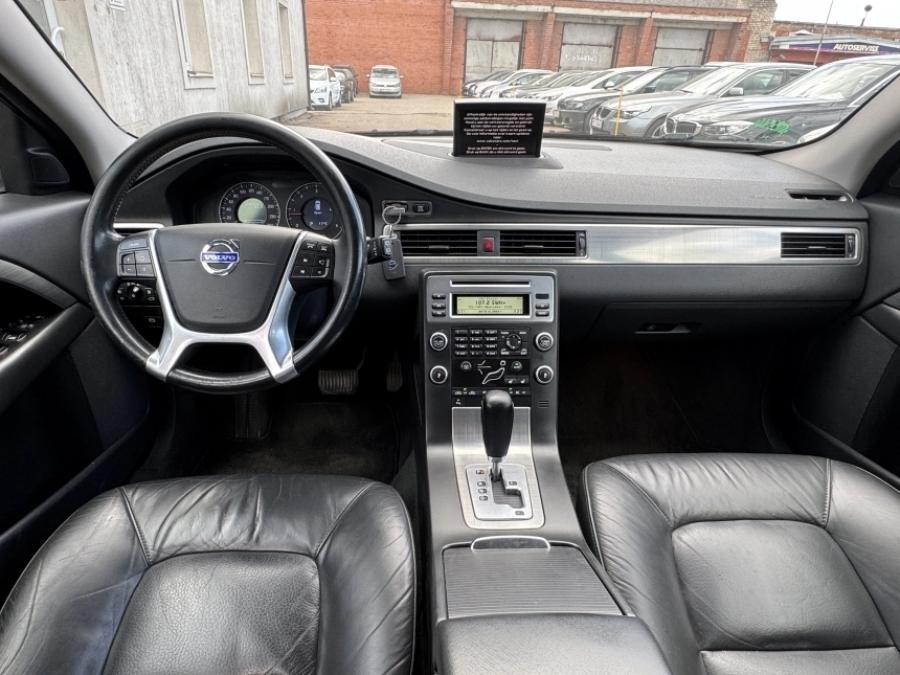 Blue Volvo V70 2009 in Riga, with an engine capacity of 2.40 L and mileage of 326 thousand km for 5150 €, photo 16 on AUTOMOTO.COM.LV