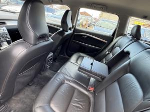 Blue Volvo V70 2009 in Riga, with an engine capacity of 2.40 L and mileage of 326 thousand km for 5150 €, photo 18 on AUTOMOTO.COM.LV