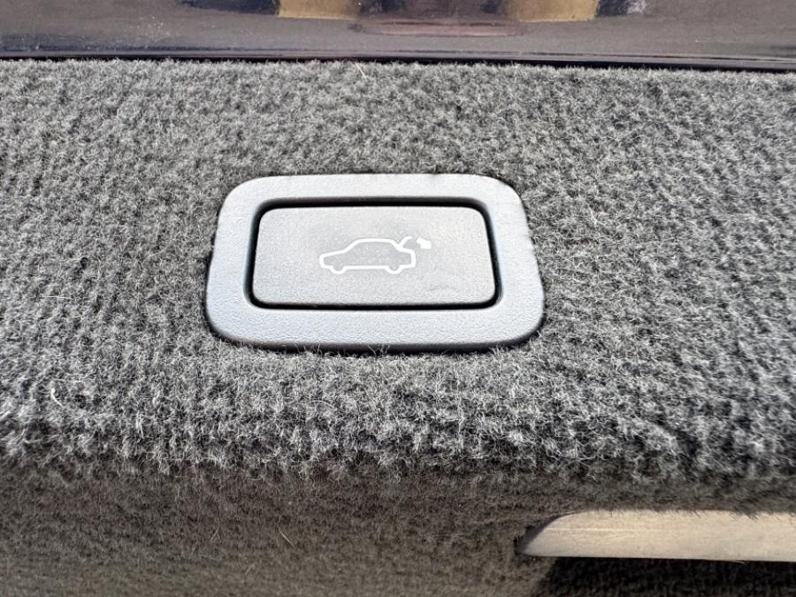 Blue Volvo V70 2009 in Riga, with an engine capacity of 2.40 L and mileage of 326 thousand km for 5150 €, photo 20 on AUTOMOTO.COM.LV
