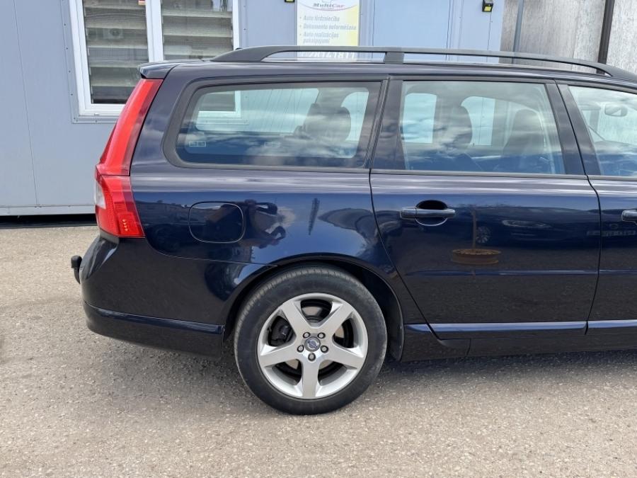 Blue Volvo V70 2009 in Riga, with an engine capacity of 2.40 L and mileage of 326 thousand km for 5150 €, photo 25 on AUTOMOTO.COM.LV
