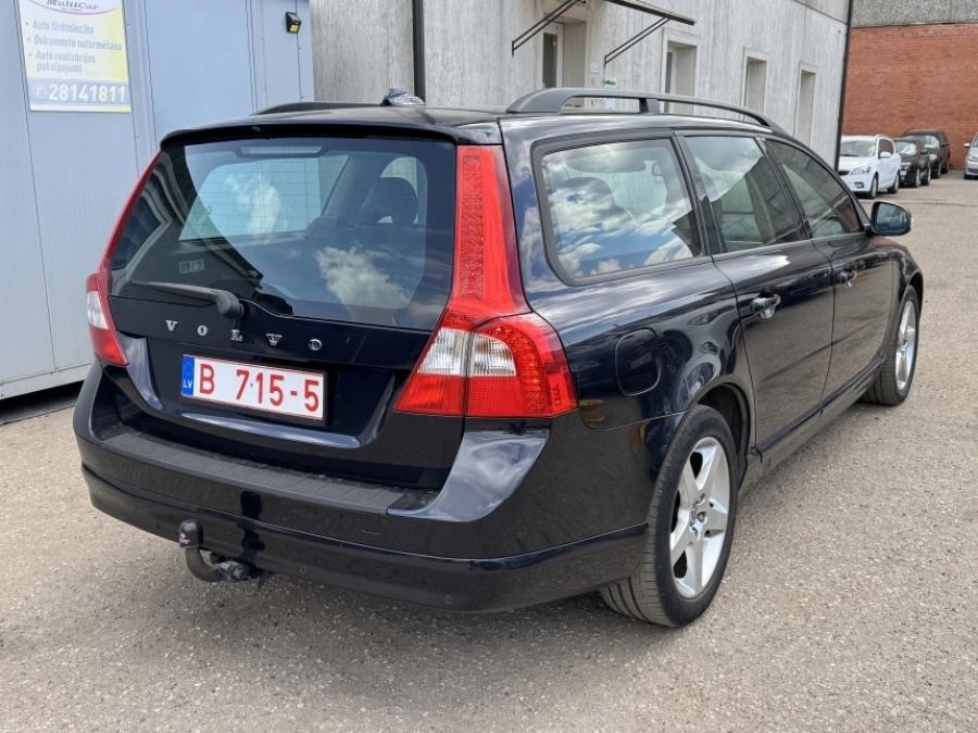 Blue Volvo V70 2009 in Riga, with an engine capacity of 2.40 L and mileage of 326 thousand km for 5150 €, photo 27 on AUTOMOTO.COM.LV