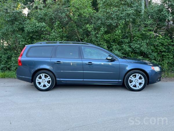 Blue Volvo V70 2009 in Riga, with an engine capacity of 2.40 L and mileage of 0 thousand km for 4500 €, photo 6 on AUTOMOTO.COM.LV