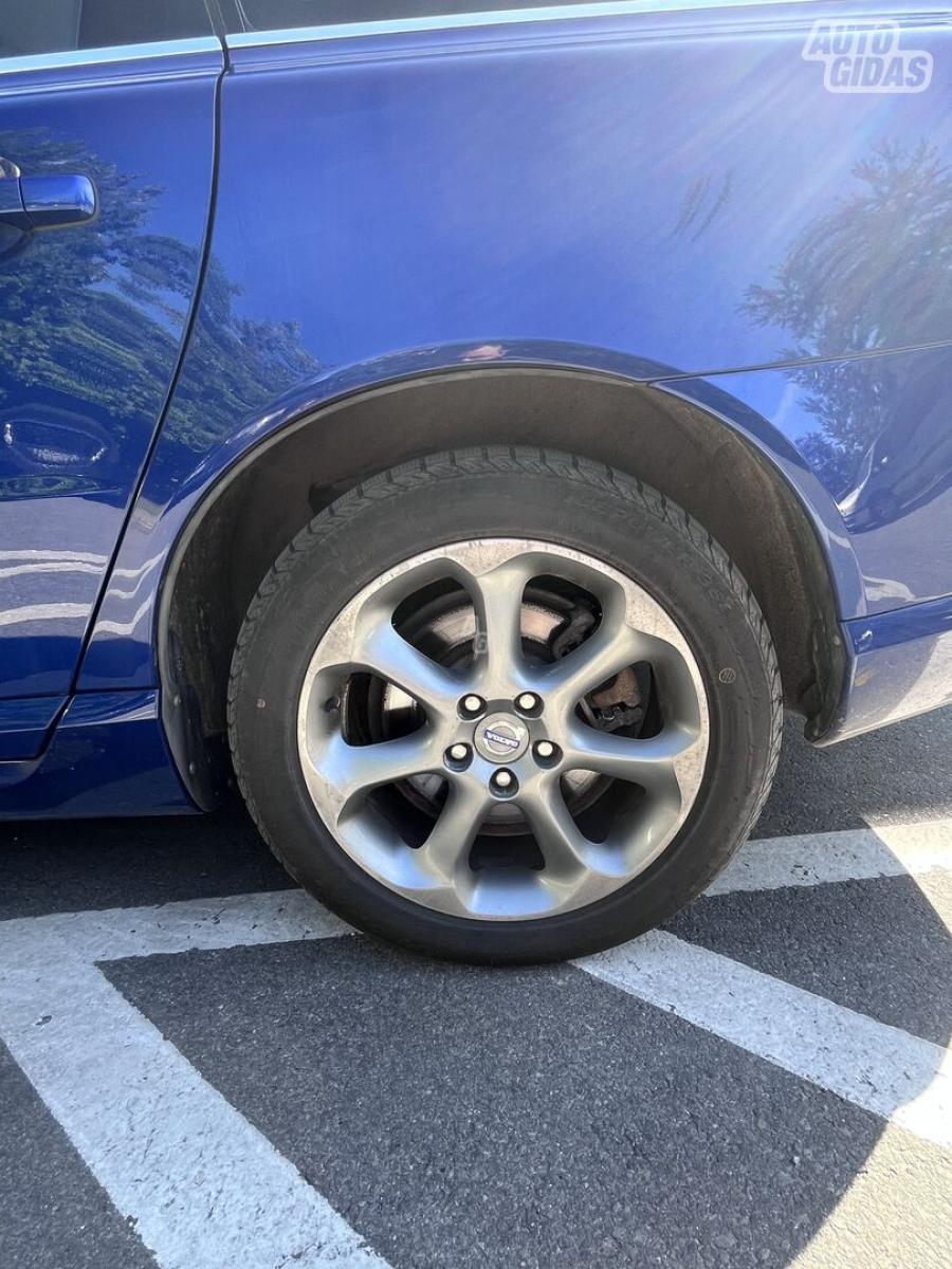 Zils Volvo V70 2009 Panevēža, ar dzinēja tilpumu 2.40 L un nobraukumu 315 tūkst. km par 5300 €, foto 19 vietnē AUTOMOTO.COM.LV