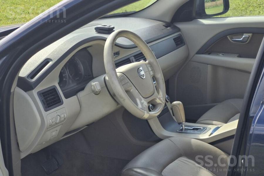 Blue Volvo V70 2009 in Riga, with an engine capacity of 2.40 L and mileage of 388 thousand km for 2900 €, photo 8 on AUTOMOTO.COM.LV