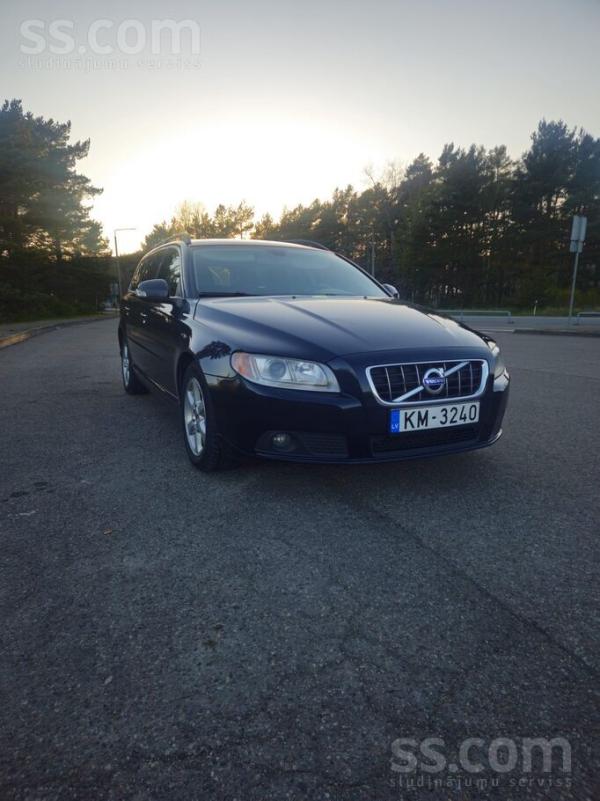 Blue Volvo V70 2009 in Ventspils, with an engine capacity of 2.40 L and mileage of 382 thousand km for 3000 €, photo 2 on AUTOMOTO.COM.LV