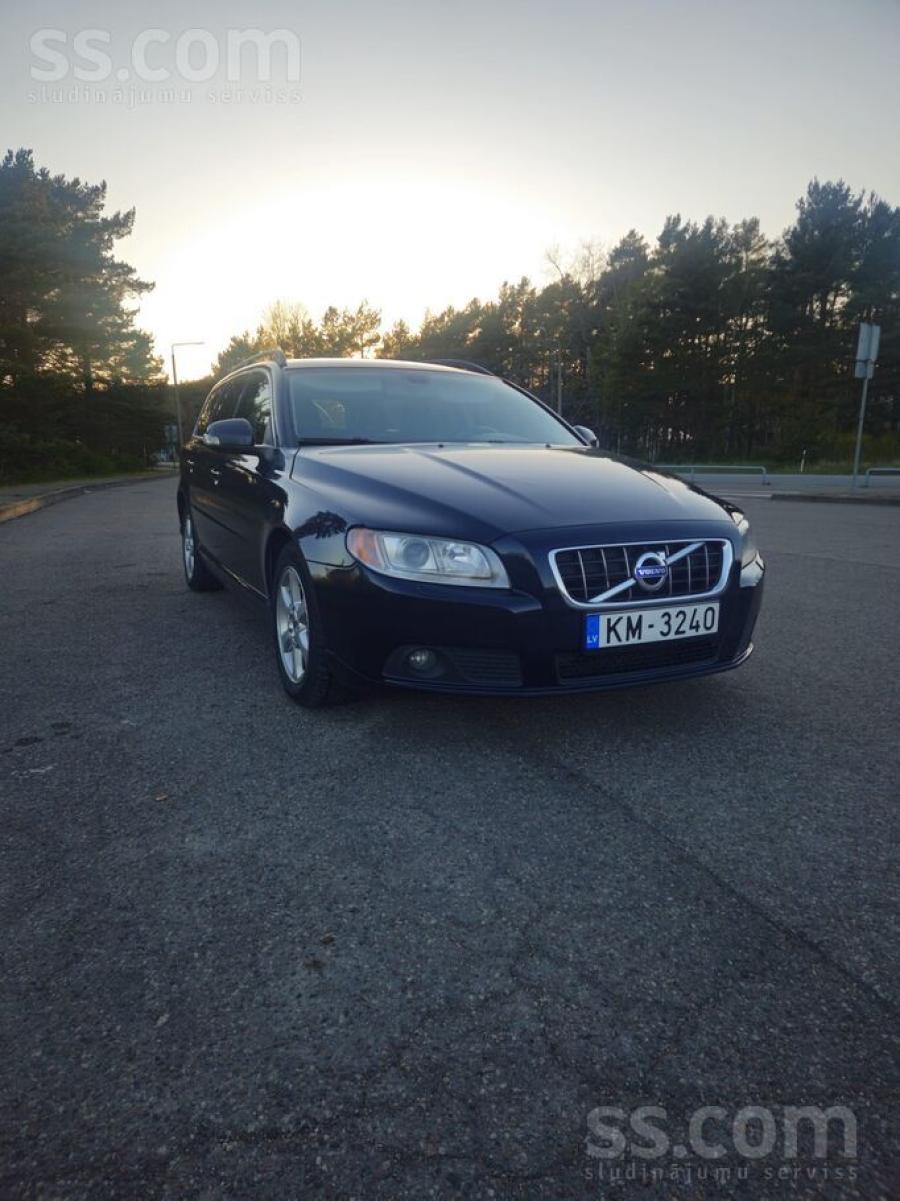 Zils Volvo V70 2009 Ventspils, ar dzinēja tilpumu 2.40 L un nobraukumu 382 tūkst. km par 3000 €, foto 3 vietnē AUTOMOTO.COM.LV