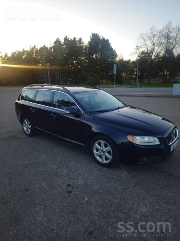 Blue Volvo V70 2009 in Ventspils, with an engine capacity of 2.40 L and mileage of 382 thousand km for 3000 €, photo 3 on AUTOMOTO.COM.LV