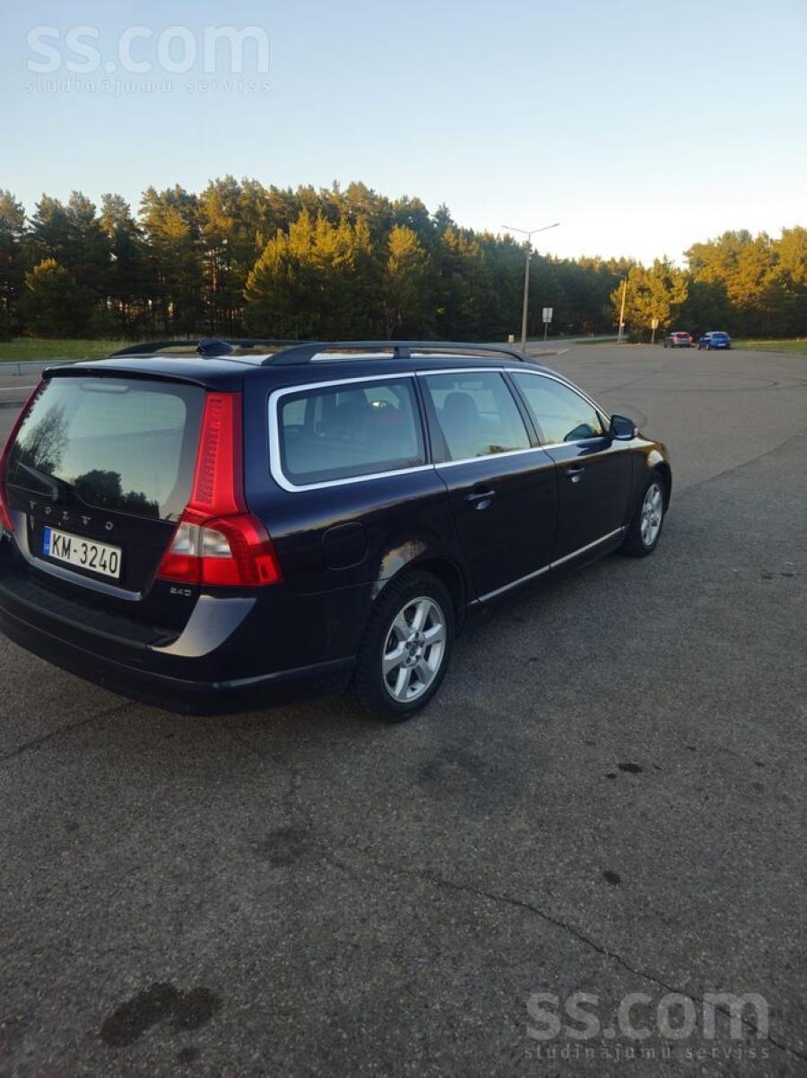 Zils Volvo V70 2009 Ventspils, ar dzinēja tilpumu 2.40 L un nobraukumu 382 tūkst. km par 3000 €, foto 5 vietnē AUTOMOTO.COM.LV