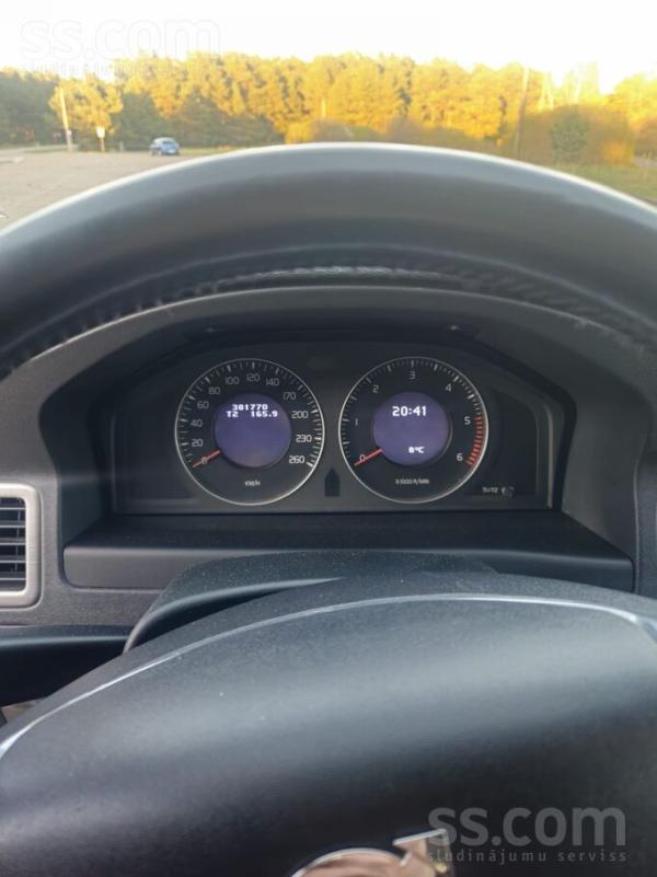 Blue Volvo V70 2009 in Ventspils, with an engine capacity of 2.40 L and mileage of 382 thousand km for 3000 €, photo 8 on AUTOMOTO.COM.LV