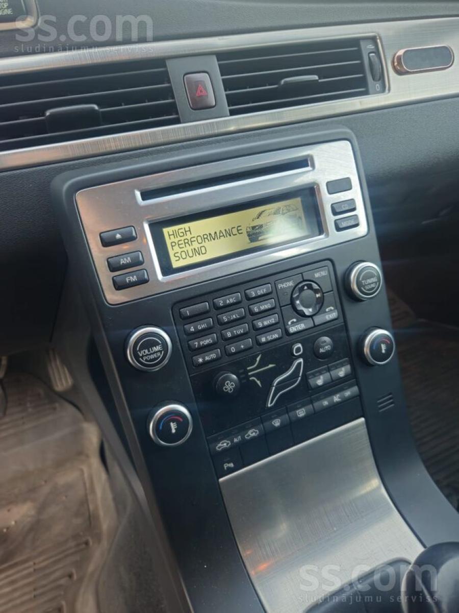 Zils Volvo V70 2009 Ventspils, ar dzinēja tilpumu 2.40 L un nobraukumu 382 tūkst. km par 3000 €, foto 11 vietnē AUTOMOTO.COM.LV