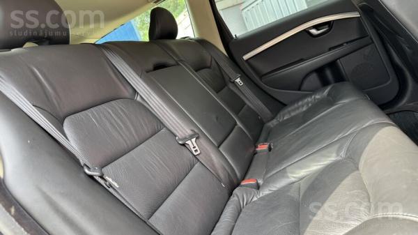 Blue Volvo V70 2009 in Riga, with an engine capacity of 2.40 L and mileage of 390 thousand km for 2450 €, photo 8 on AUTOMOTO.COM.LV