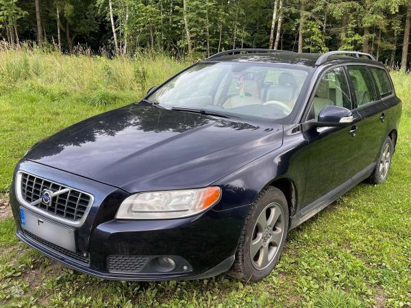 Blue Volvo V70 2009 in Vilnius, with an engine capacity of 2.40 L and mileage of 363 thousand km for 3000 €, photo 1 on AUTOMOTO.COM.LV