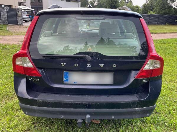 Blue Volvo V70 2009 in Vilnius, with an engine capacity of 2.40 L and mileage of 363 thousand km for 3000 €, photo 5 on AUTOMOTO.COM.LV