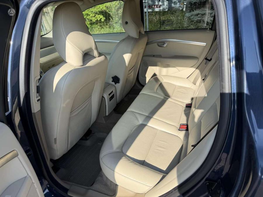 Blue Volvo V70 2009 in Marijampole, with an engine capacity of 2.40 L and mileage of 301 thousand km for 3950 €, photo 18 on AUTOMOTO.COM.LV