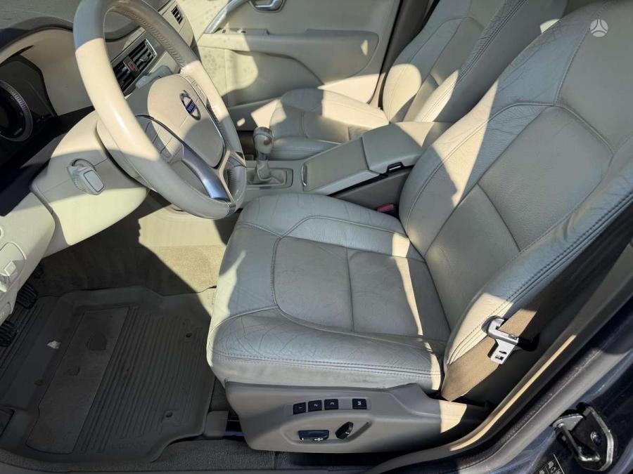 Blue Volvo V70 2009 in Marijampole, with an engine capacity of 2.40 L and mileage of 301 thousand km for 3950 €, photo 20 on AUTOMOTO.COM.LV